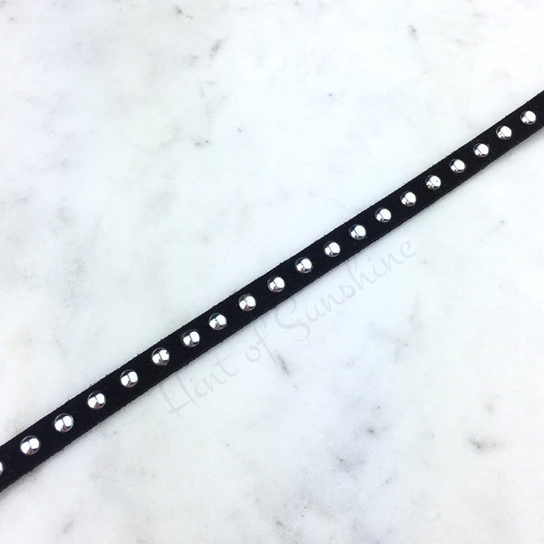 Black and Silver Stud Choker – Hint of Sunshine